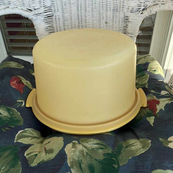 Tupperware | Kitchen | Vintage Tupperware Yellow Cake Carrier | Poshmark